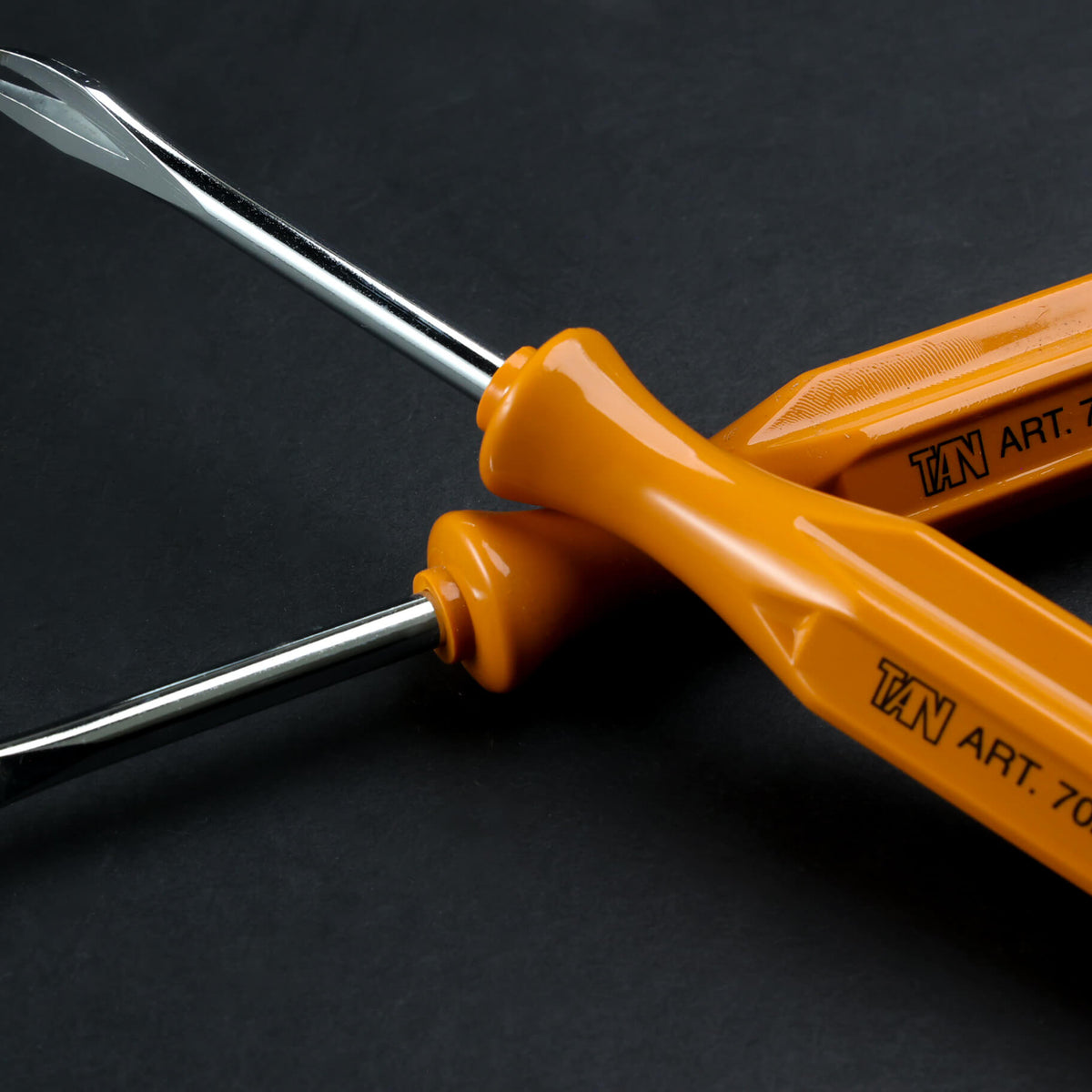 Tack Puller – District Leather Supply